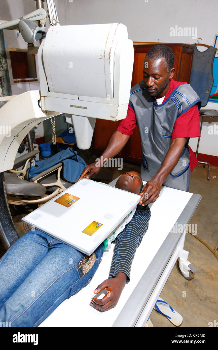 Doctor examining a patient with an X-ray apparatus, hospital, Manyemen ...