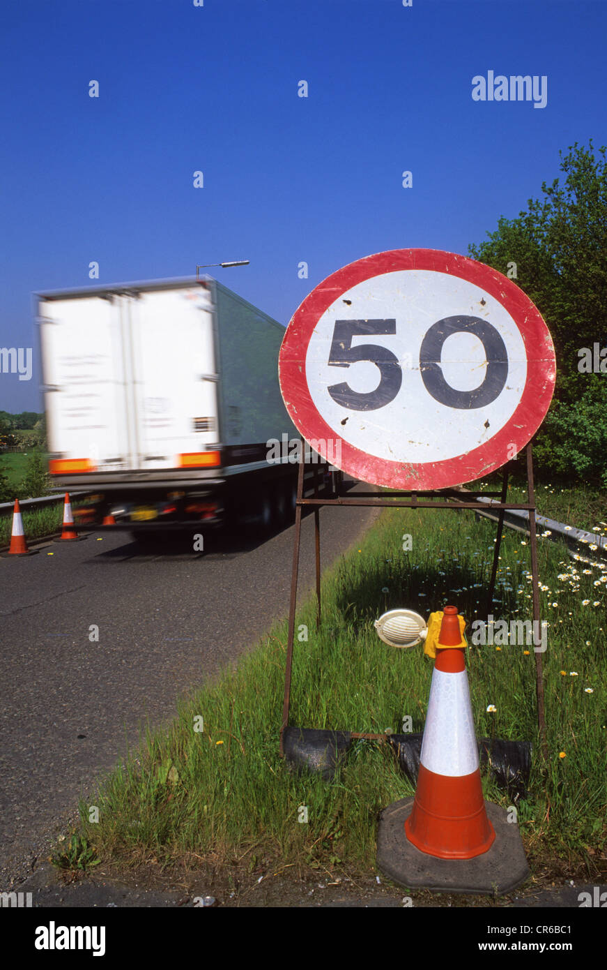 Speed limit sign metric hi-res stock photography and images - Alamy