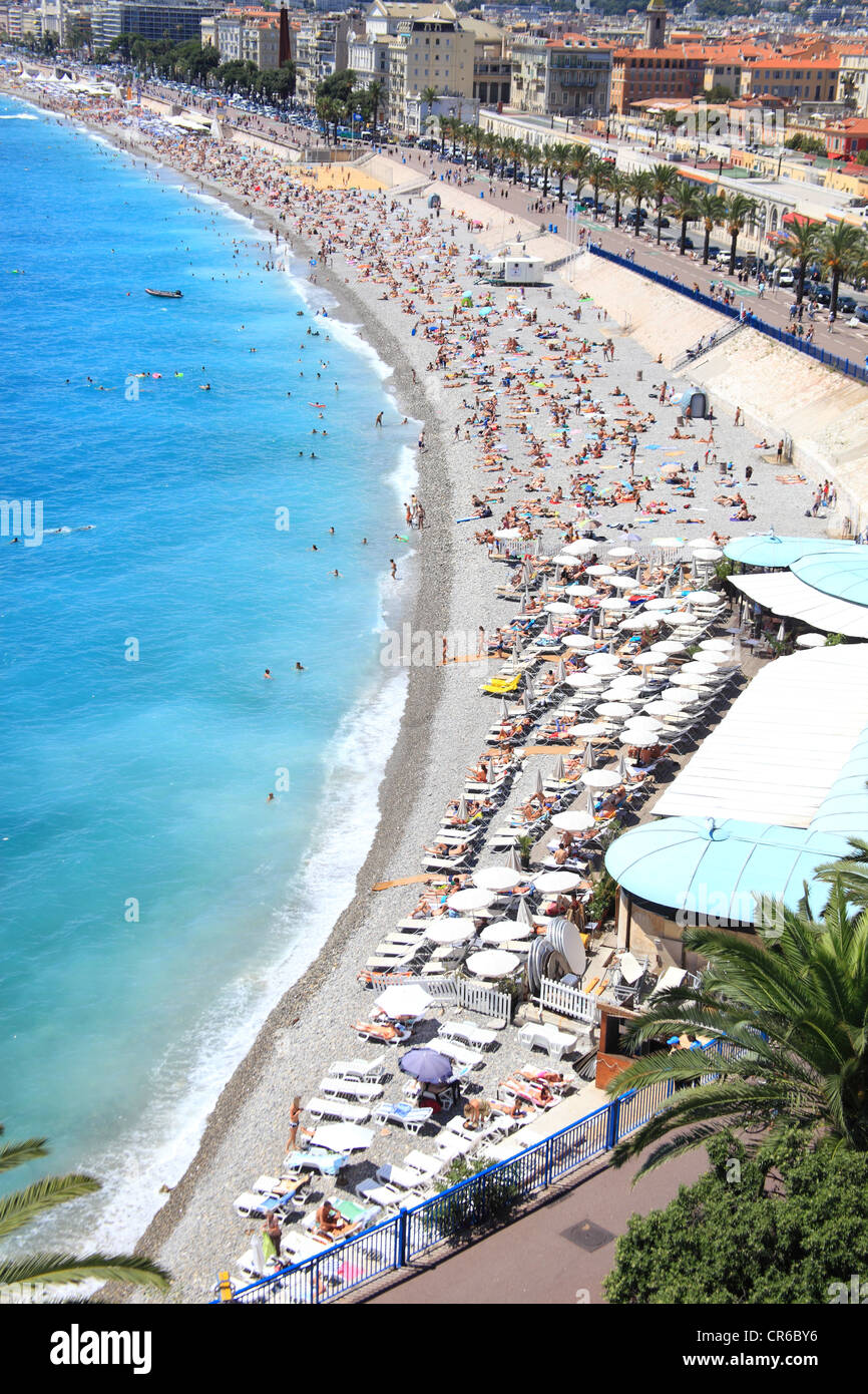Overhead view of the beach of Nice and the Promenade des Anglais Stock ...