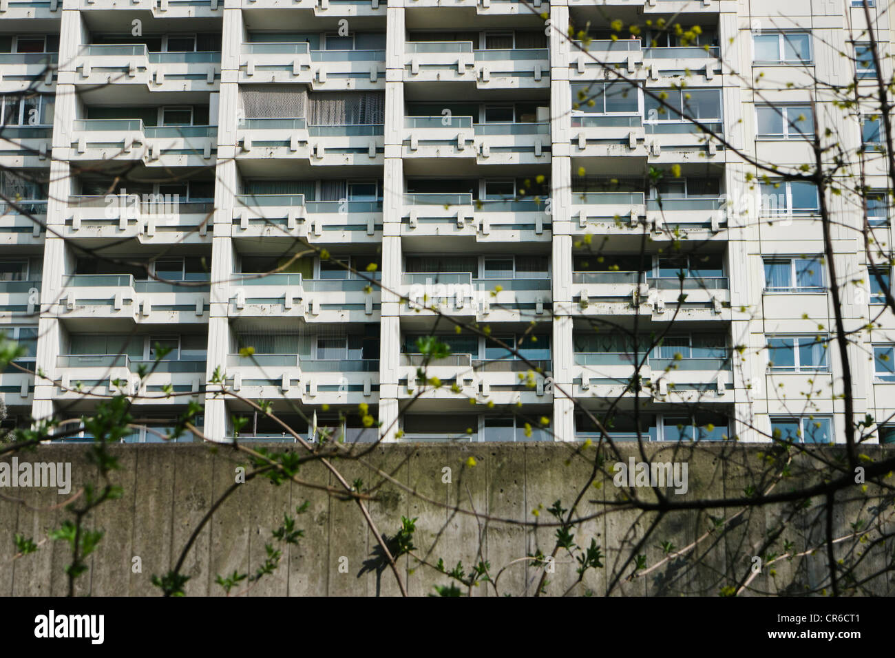 High rise behind concrete wall hi-res stock photography and images - Alamy
