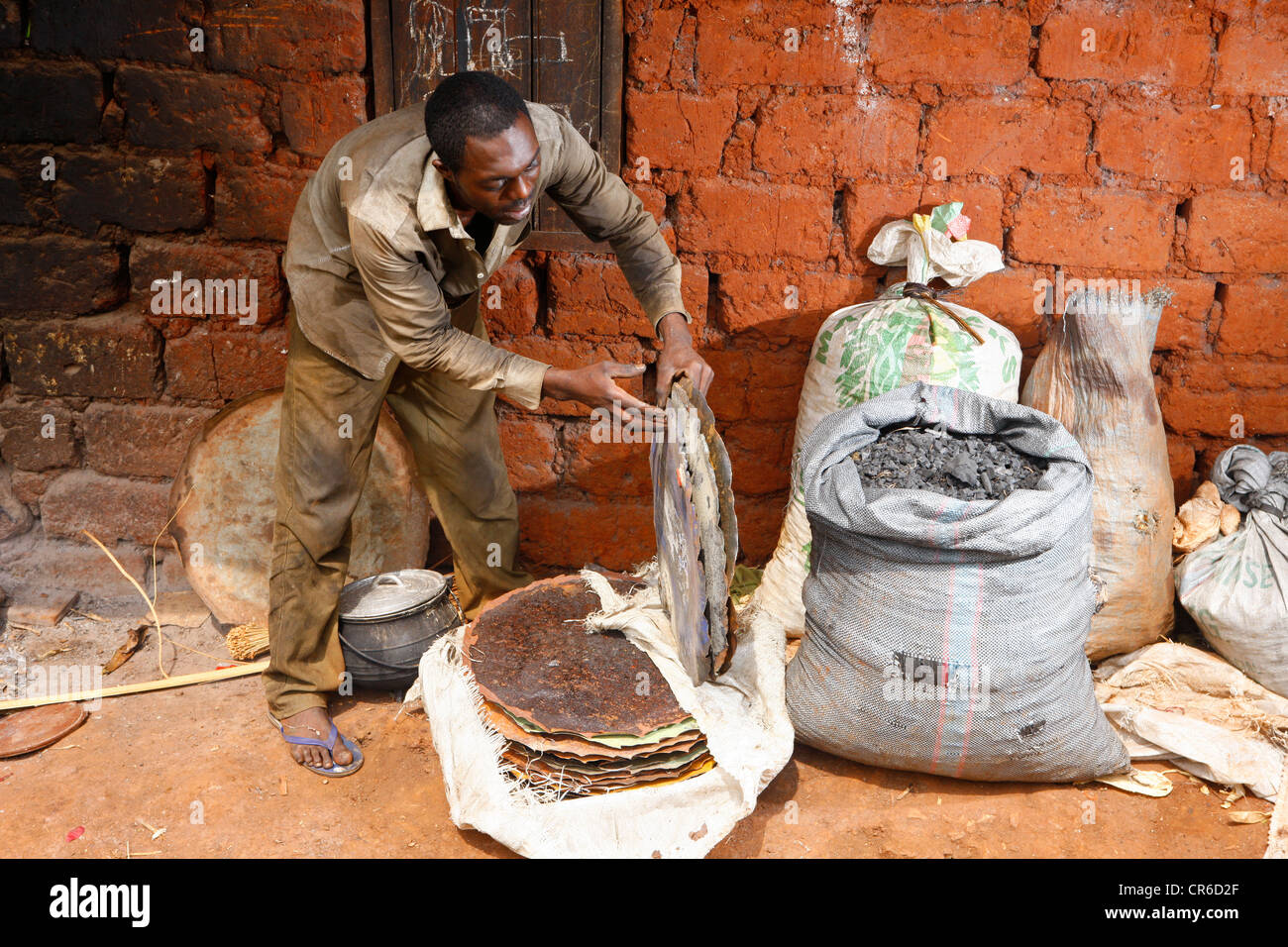 Metal musical instruments hi-res stock photography and images - Alamy