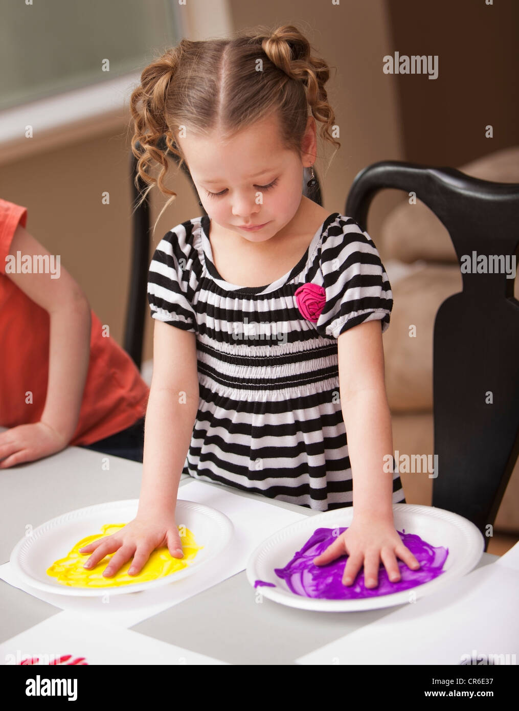 Kindergarten girls painting hi-res stock photography and images - Alamy