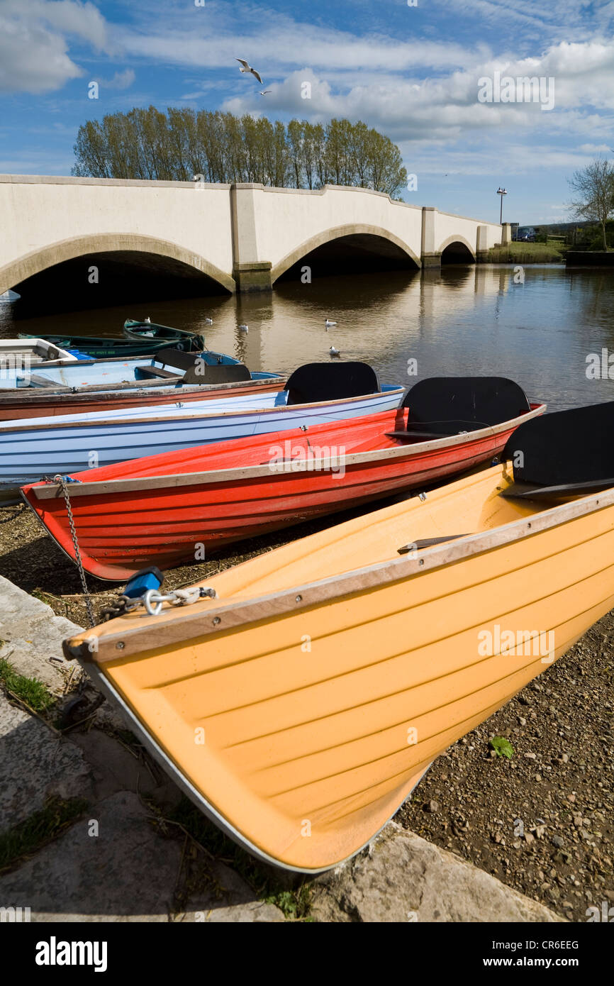 Tourist rowing boat / boats and the South Street road bridge on / over ...