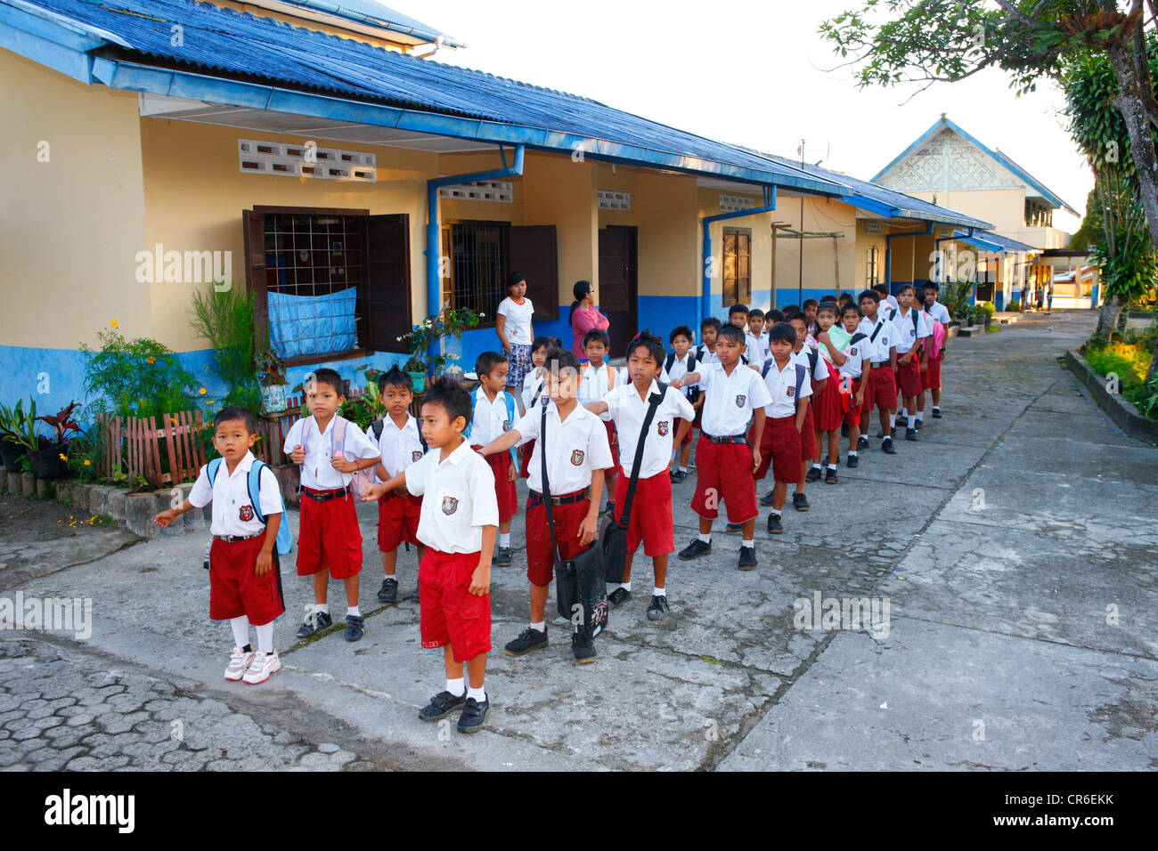 School children line uniform hi-res stock photography and images - Alamy