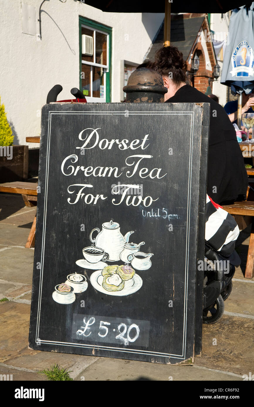 Cafe sign advertising cream tea hi-res stock photography and images - Alamy