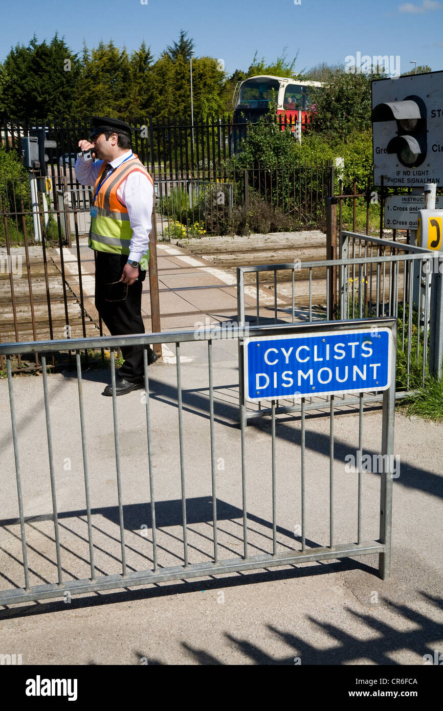 Manned railway crossing hi-res stock photography and images - Alamy