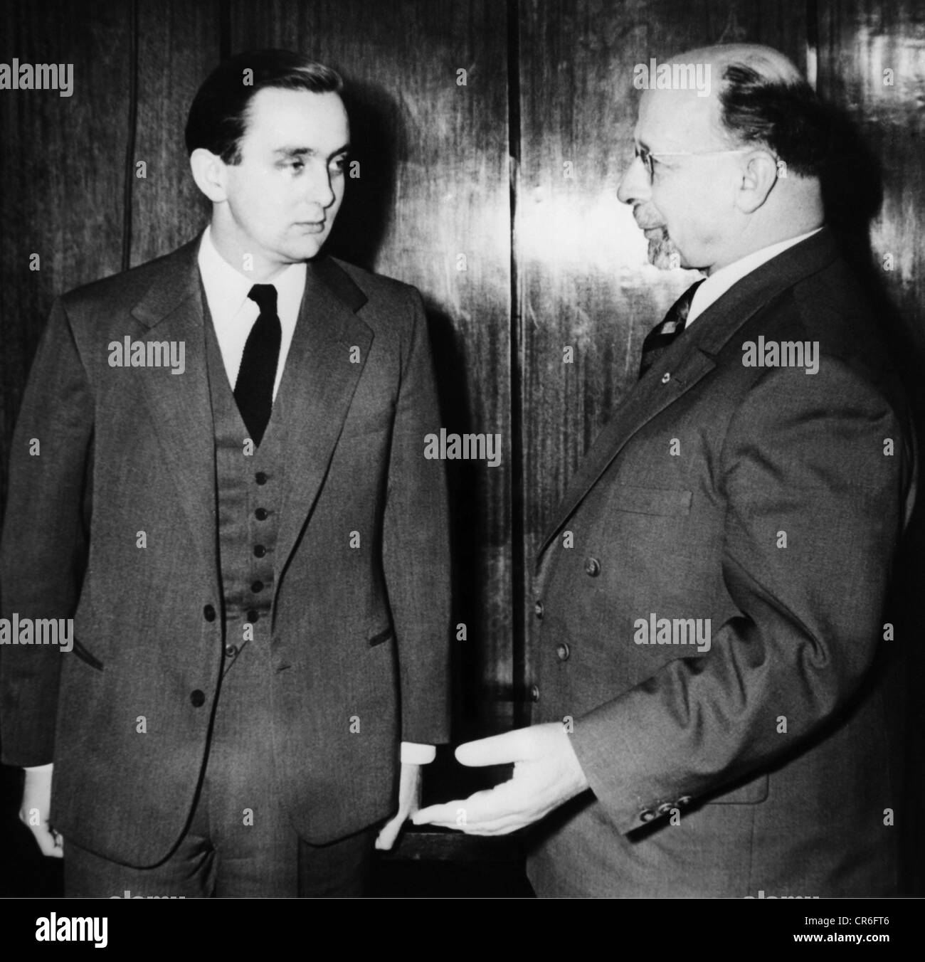 Daily mail newspaper germany Black and White Stock Photos & Images - Alamy