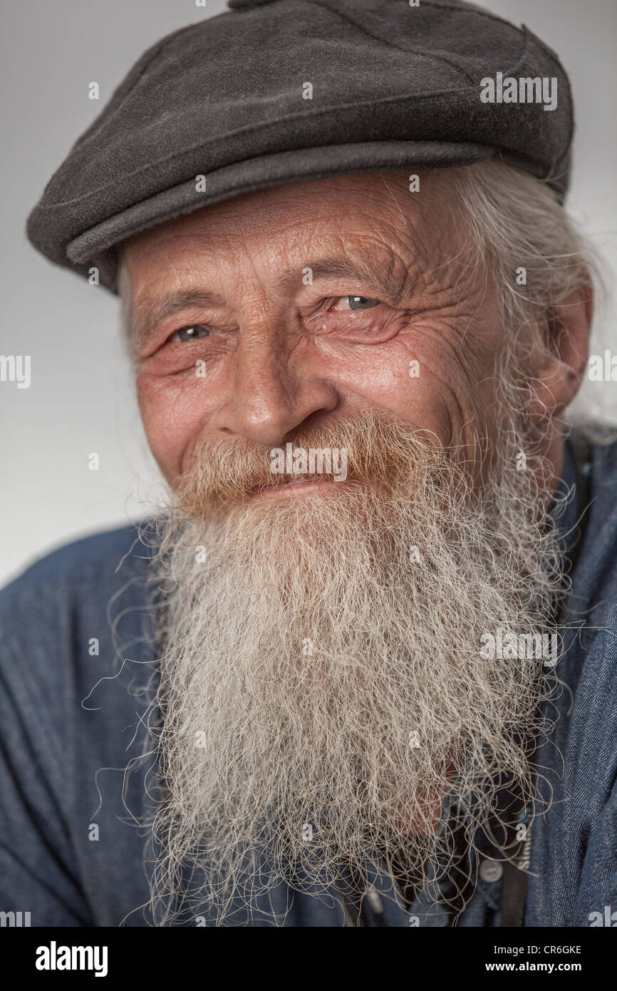 Senior man gray hair beard hi-res stock photography and images - Alamy