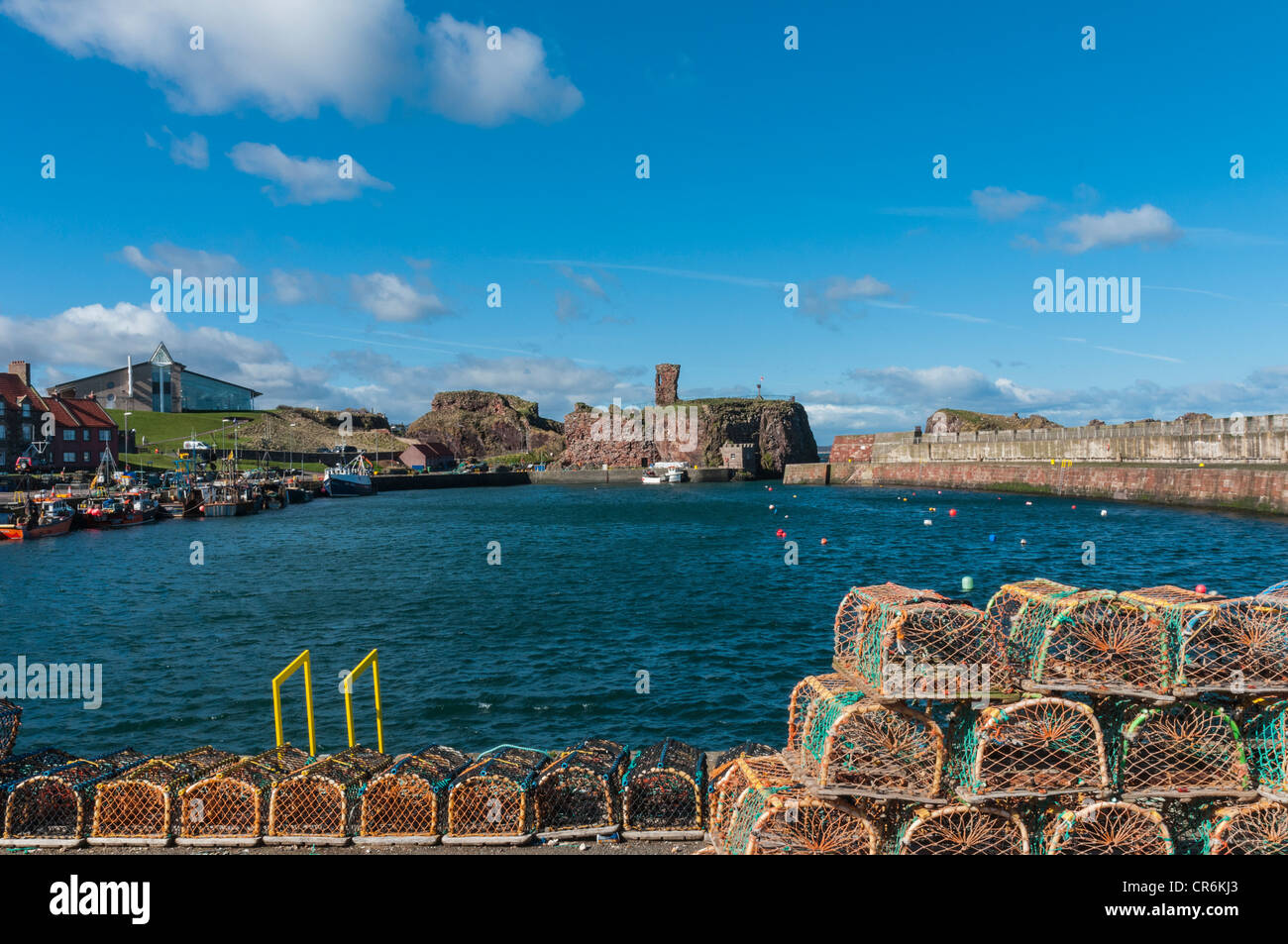 Dunbar harbour hi-res stock photography and images - Alamy