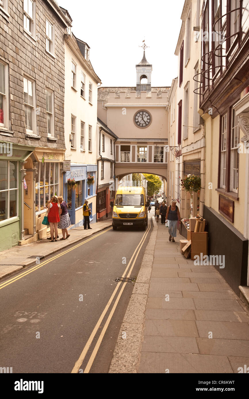 East gate tudor arch hi-res stock photography and images - Alamy