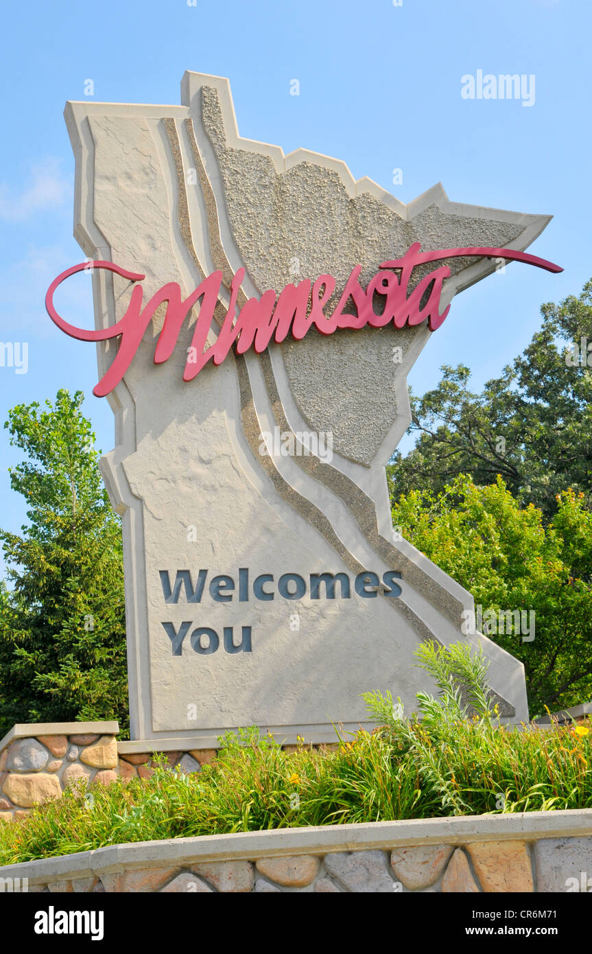 Minnesota state welcome sign on interstate 35 from Iowa Stock Photo - Alamy