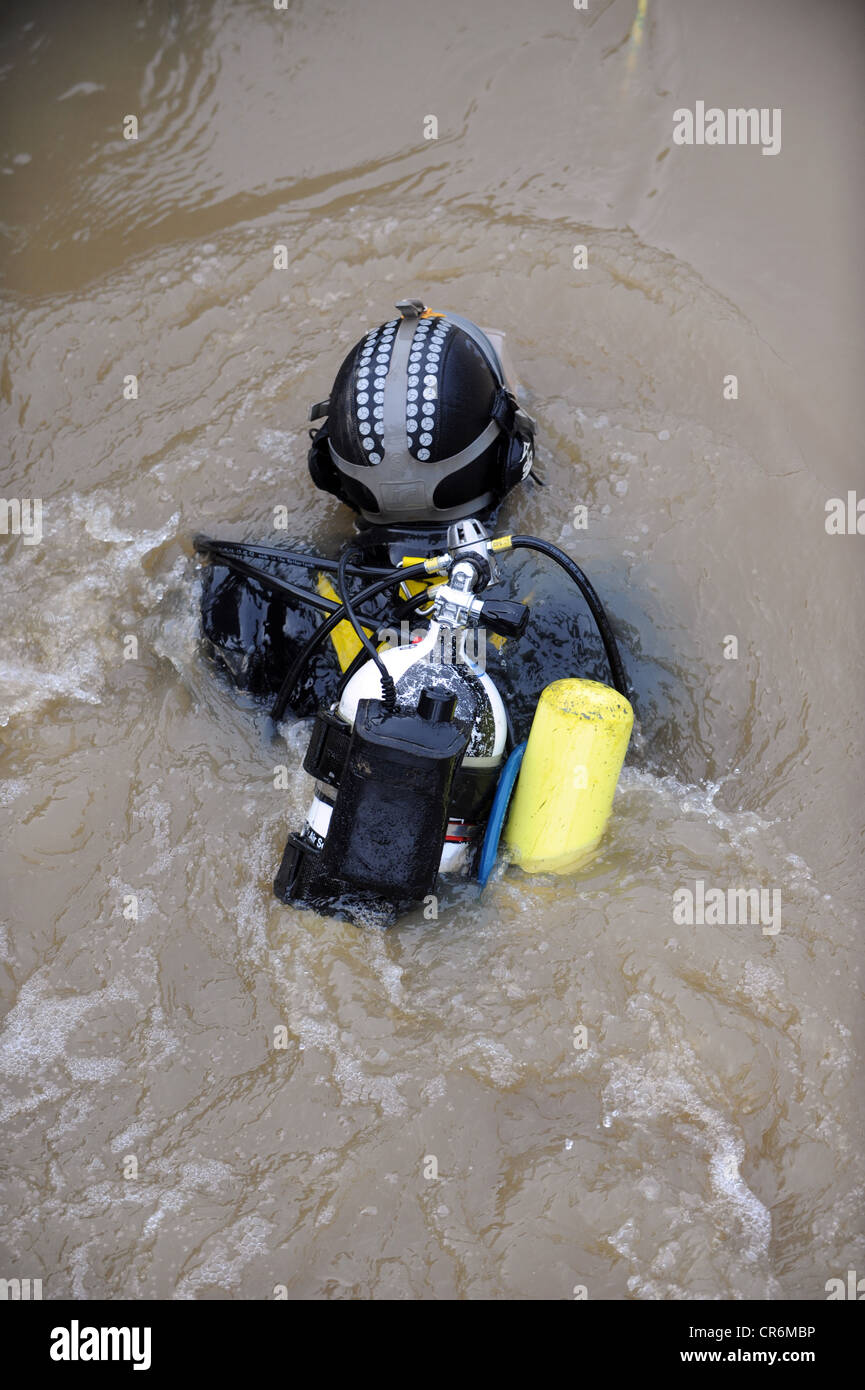 Police drivers doing an underwater search for a weapon in the River ...