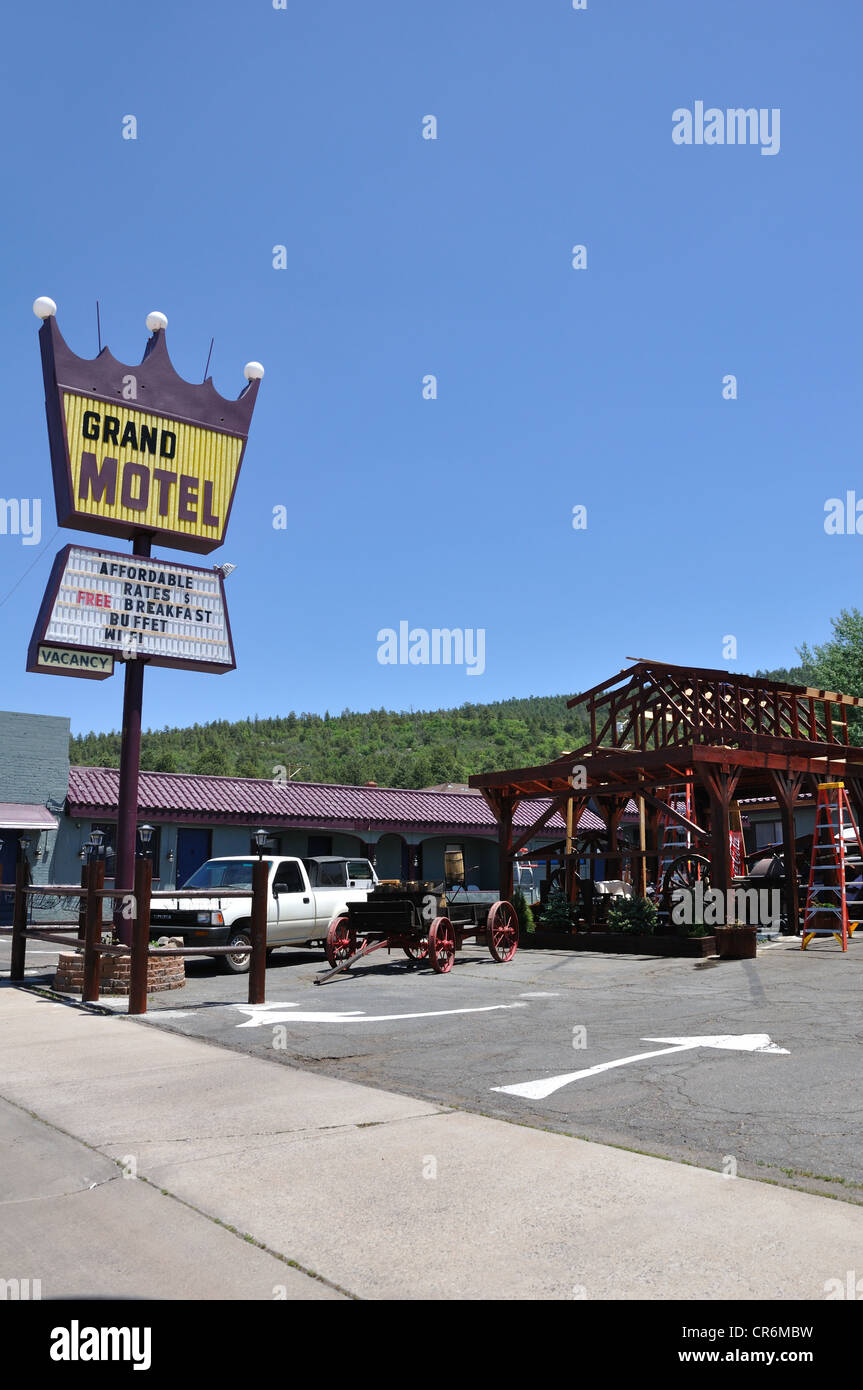 Nostalgic route 66 hotel sign hi-res stock photography and images - Alamy