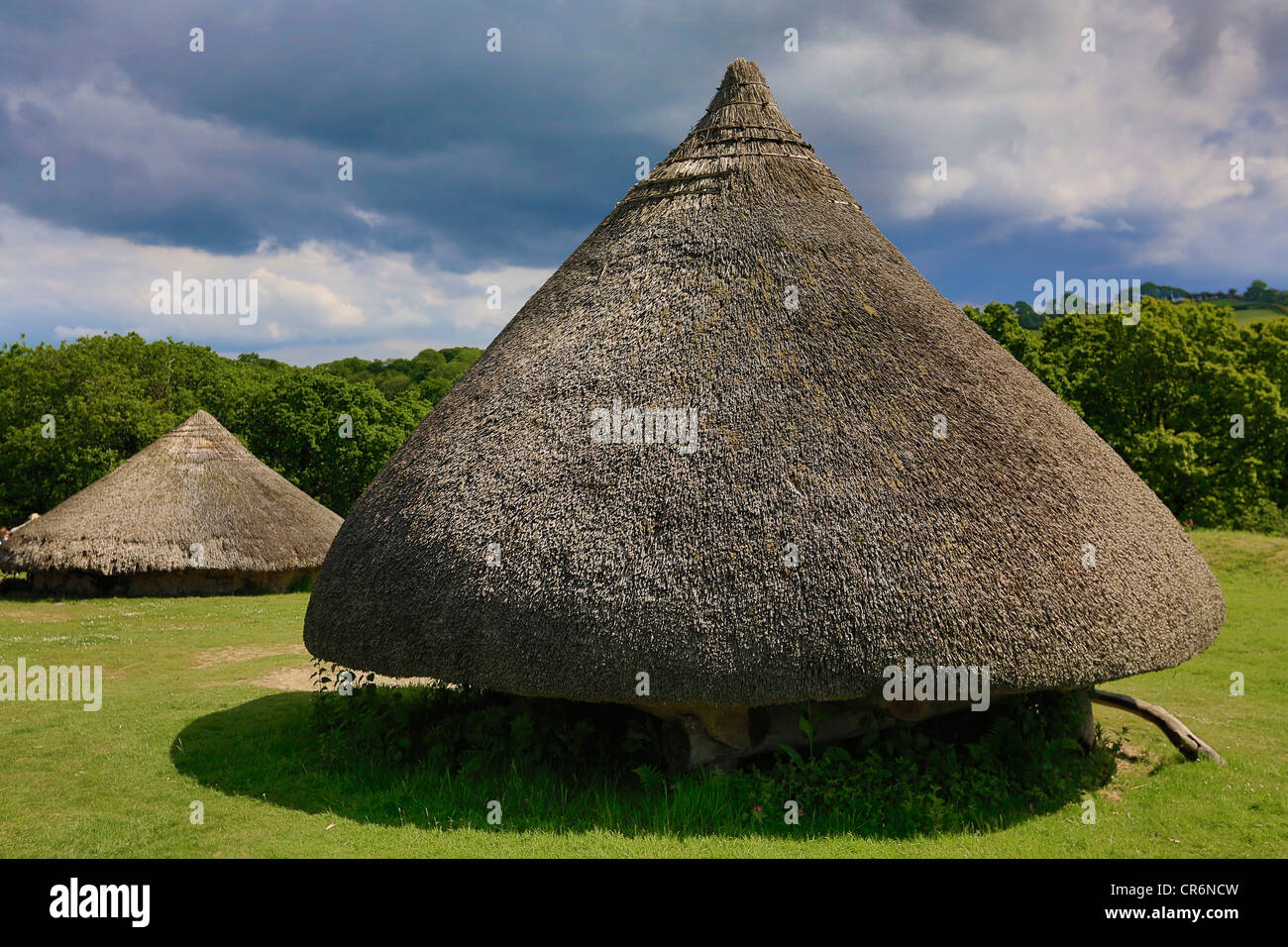Iron age roundhouses hi-res stock photography and images - Alamy