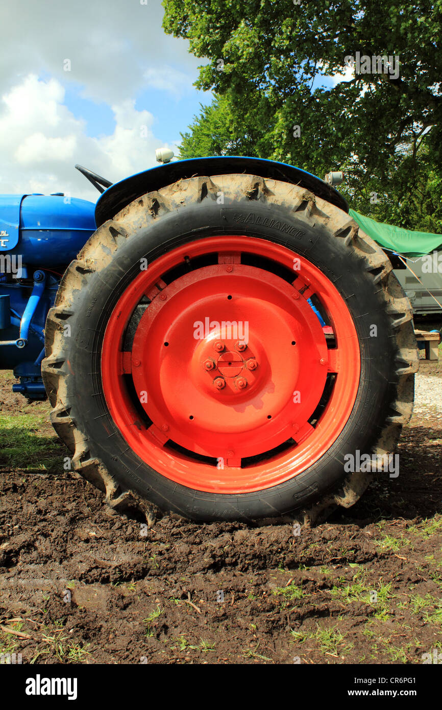 Red tractor hi-res stock photography and images - Alamy