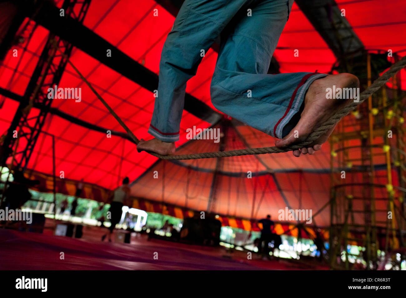 Acrobat school colombia hi-res stock photography and images - Alamy