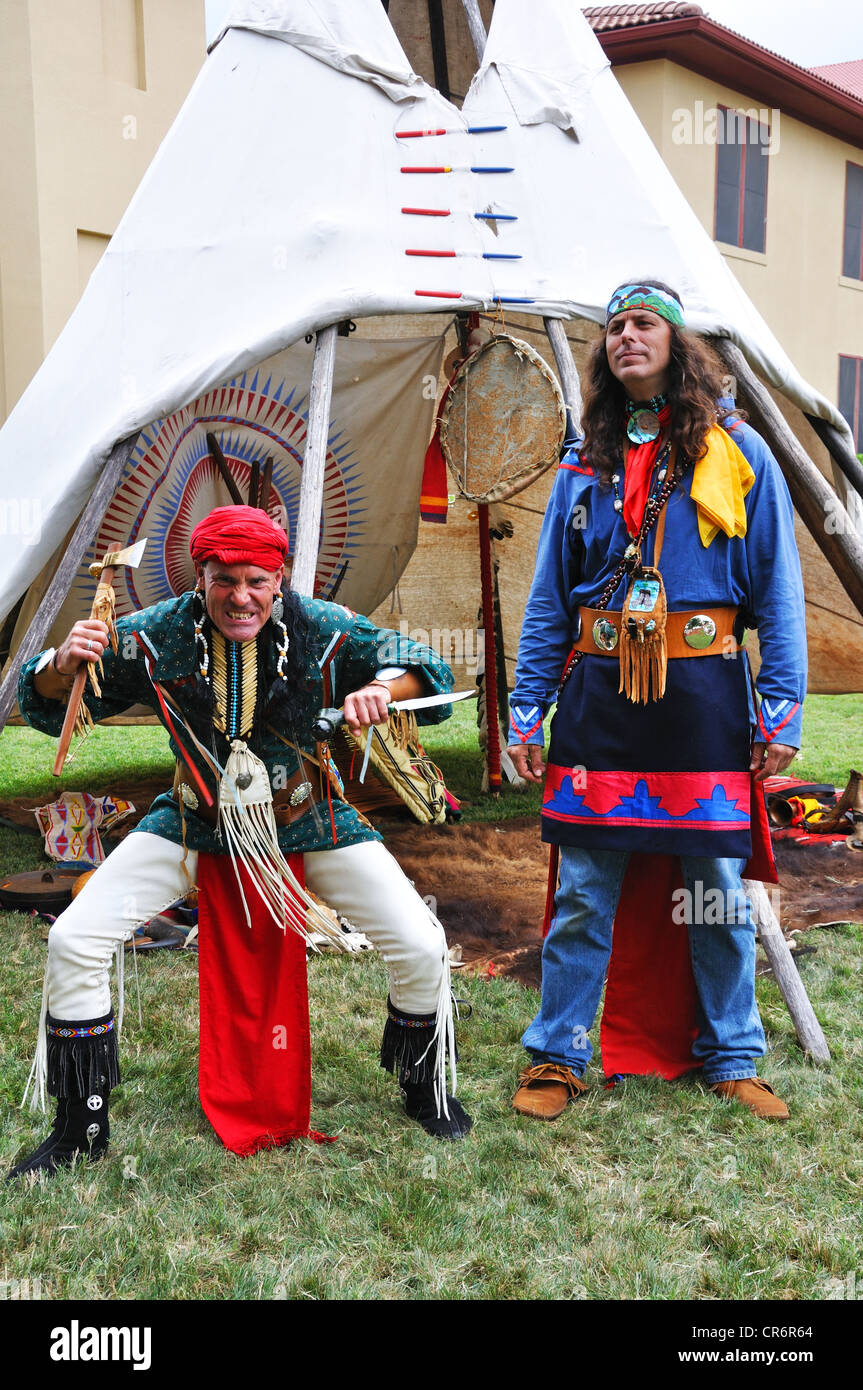 Native American Indian men Stock Photo - Alamy