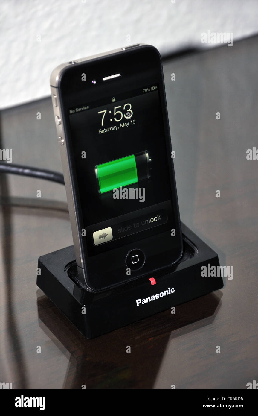 Iphone 4 charger hi-res stock photography and images - Alamy