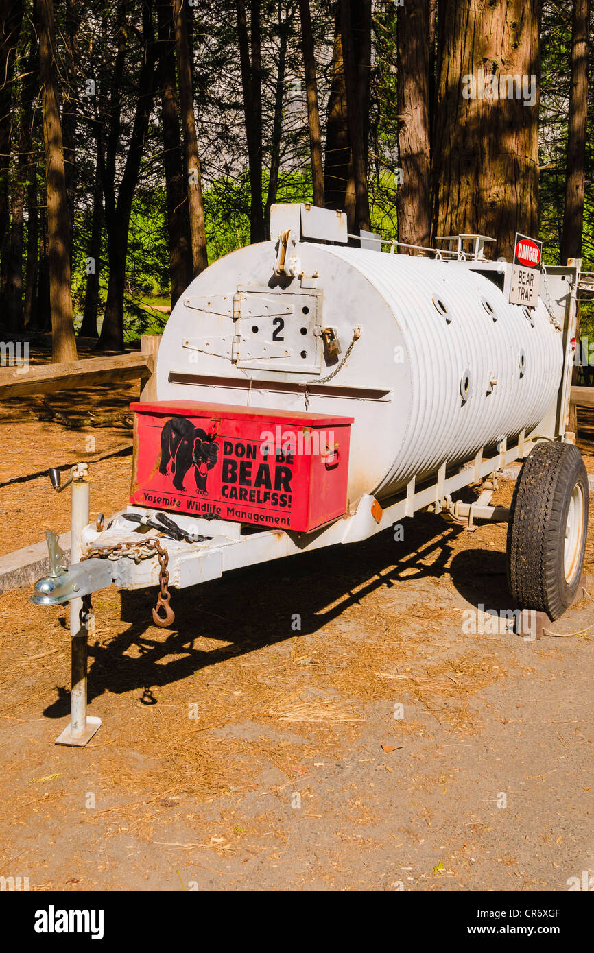 Bear warning sign caution signs hi-res stock photography and images - Alamy