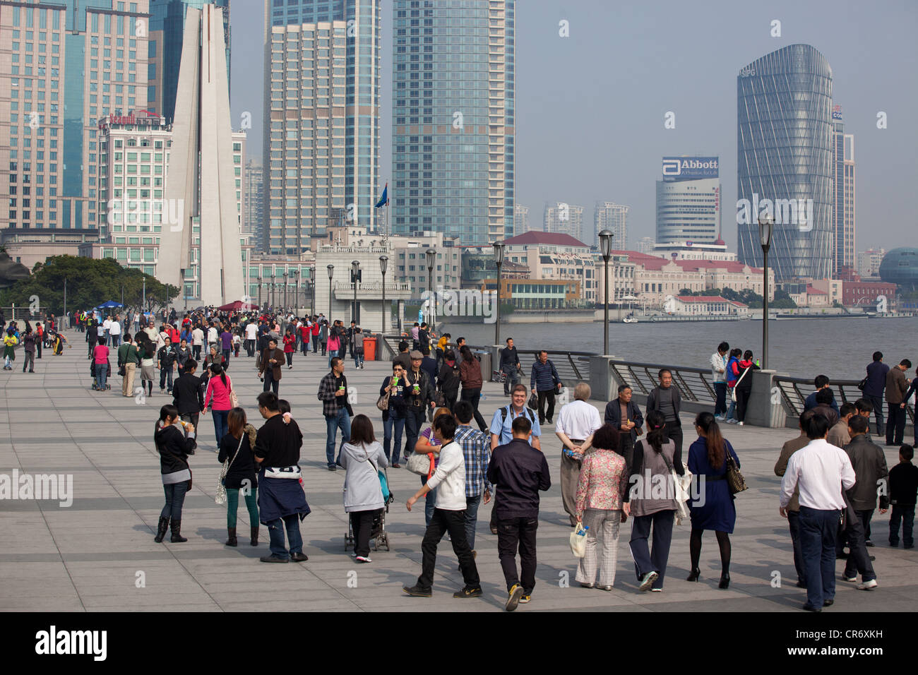 Peoples park shanghai walking hi-res stock photography and images - Alamy