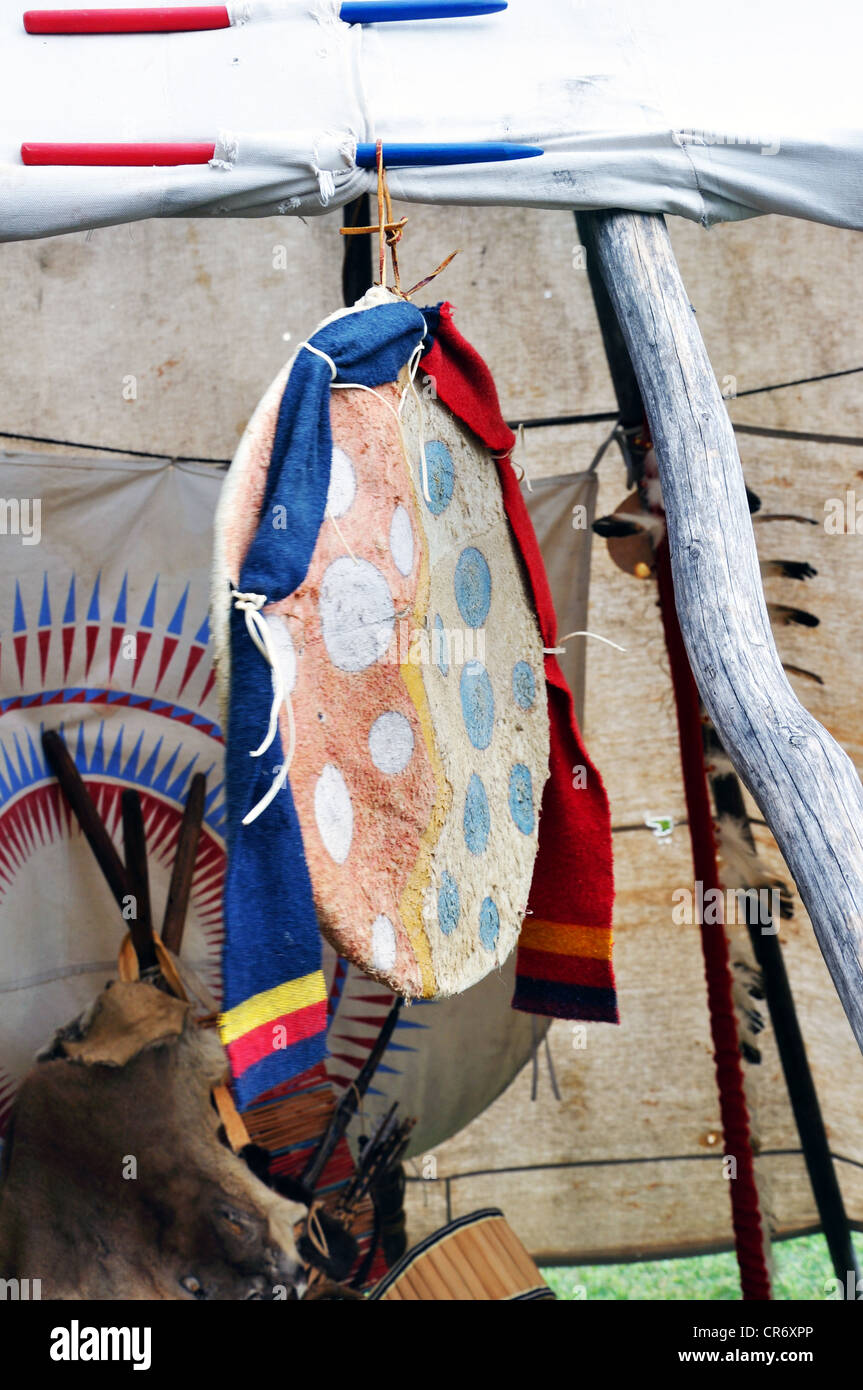 Native american shield hi-res stock photography and images - Alamy