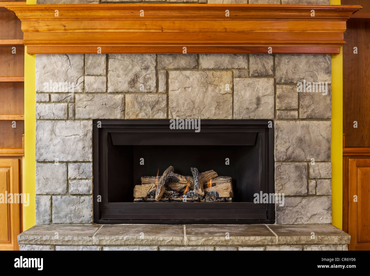 Gas fire built into fireplace hi-res stock photography and images - Alamy