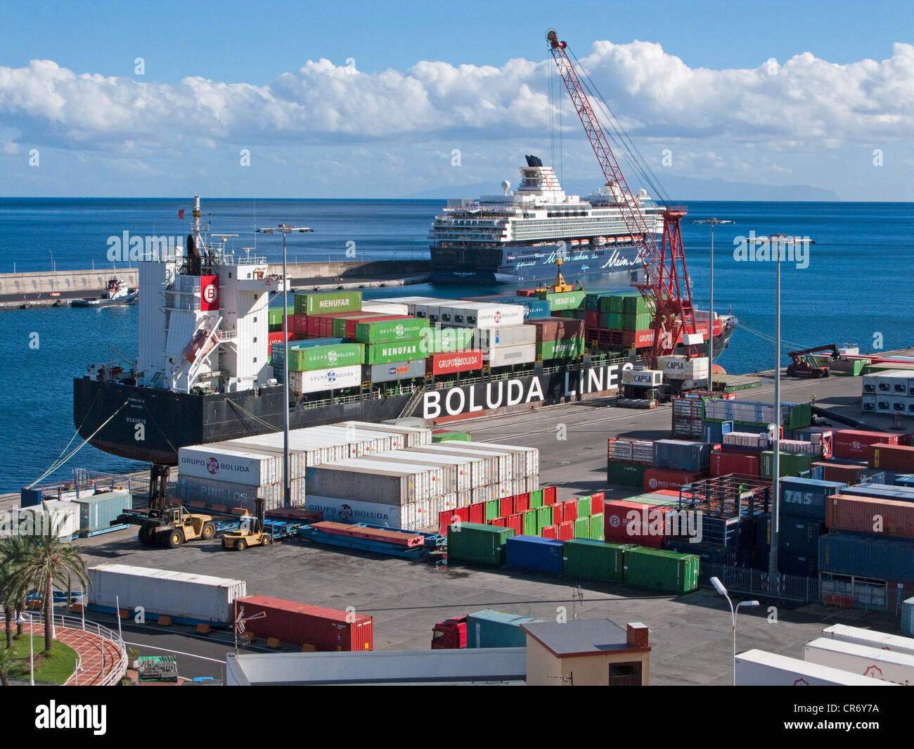 Container Ship In Harbour High Resolution Stock Photography and Images ...