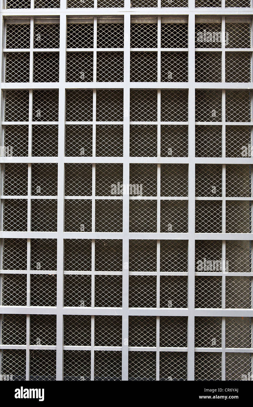 Perforated metal screen hi-res stock photography and images - Alamy
