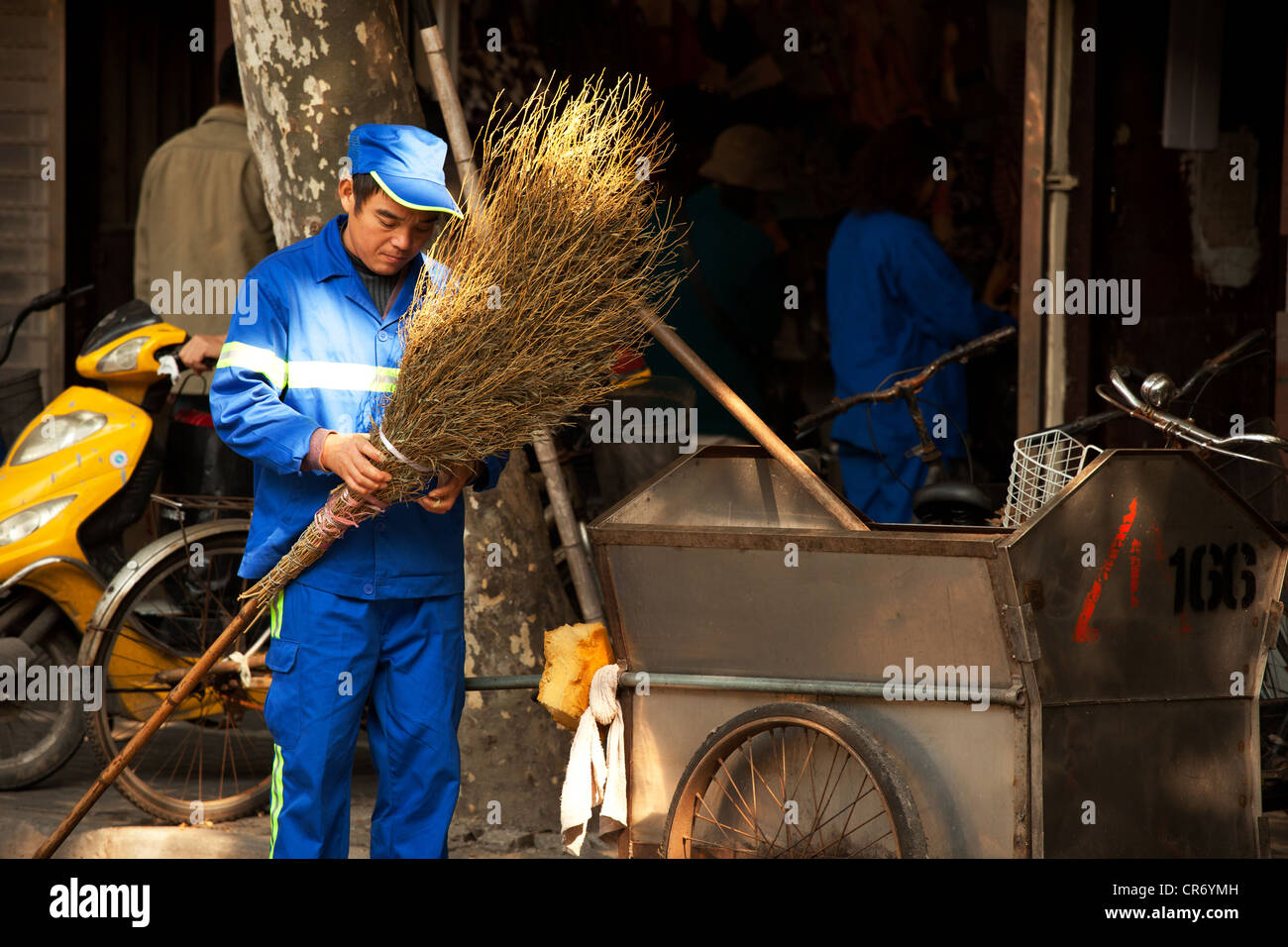 Street Sweeper Asia High Resolution Stock Photography and Images - Alamy