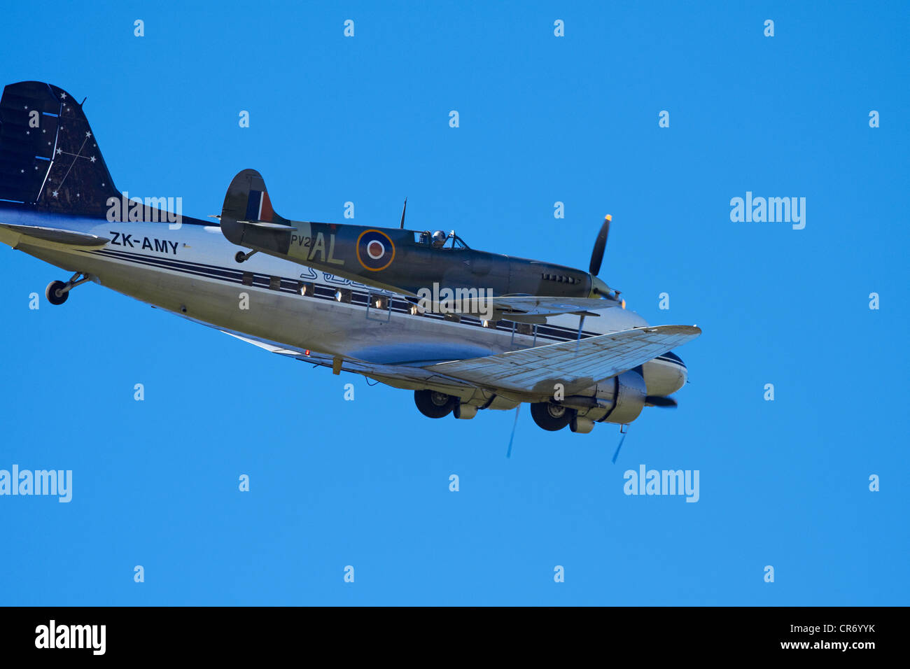 Supermarine Spitfire - British and allied WWII Fighter Plane and DC3 ...
