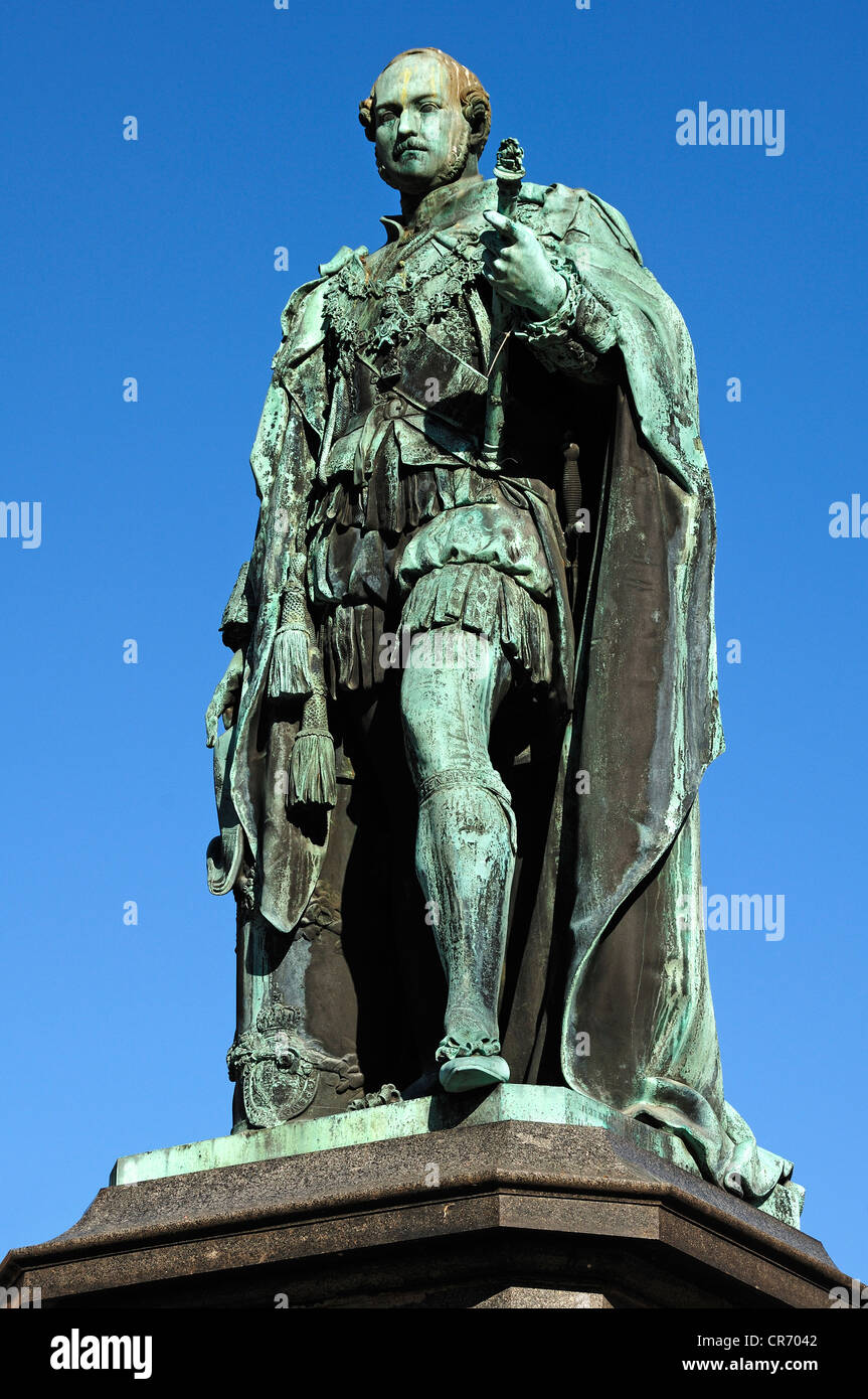 Prince Albert Memorial from 1865, present from Queen Victoria to the ...