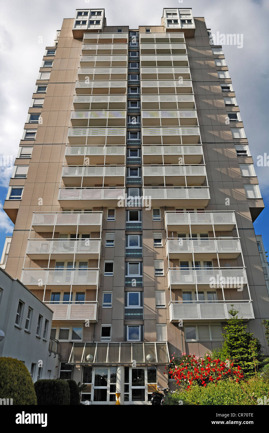 Residential tower block hi-res stock photography and images - Alamy