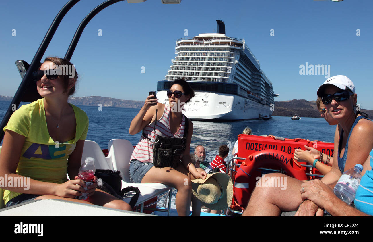 Cruise passengers hi-res stock photography and images - Alamy