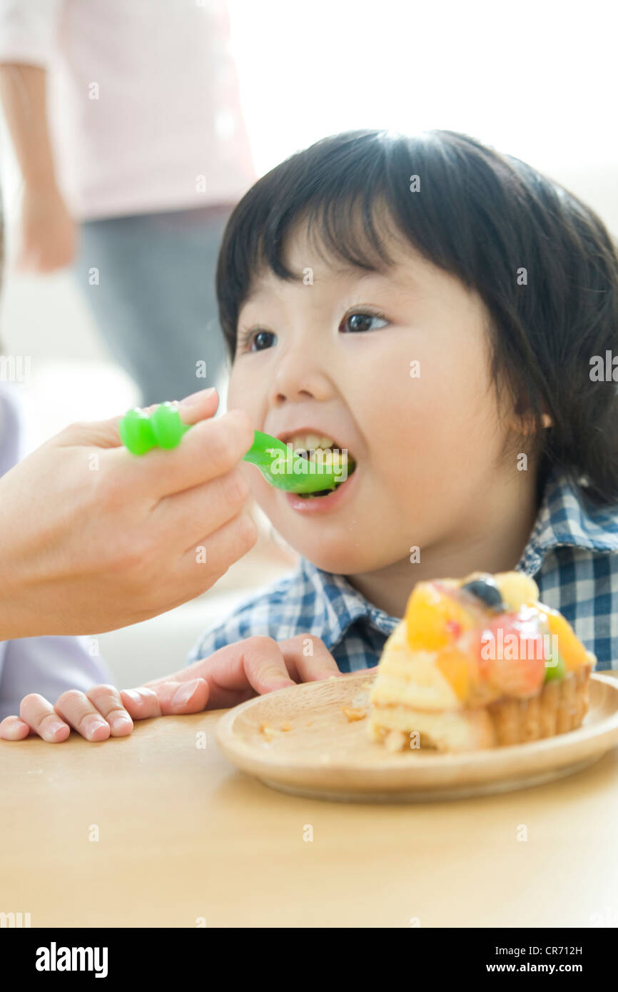 Boy eating cake Stock Photo - Alamy