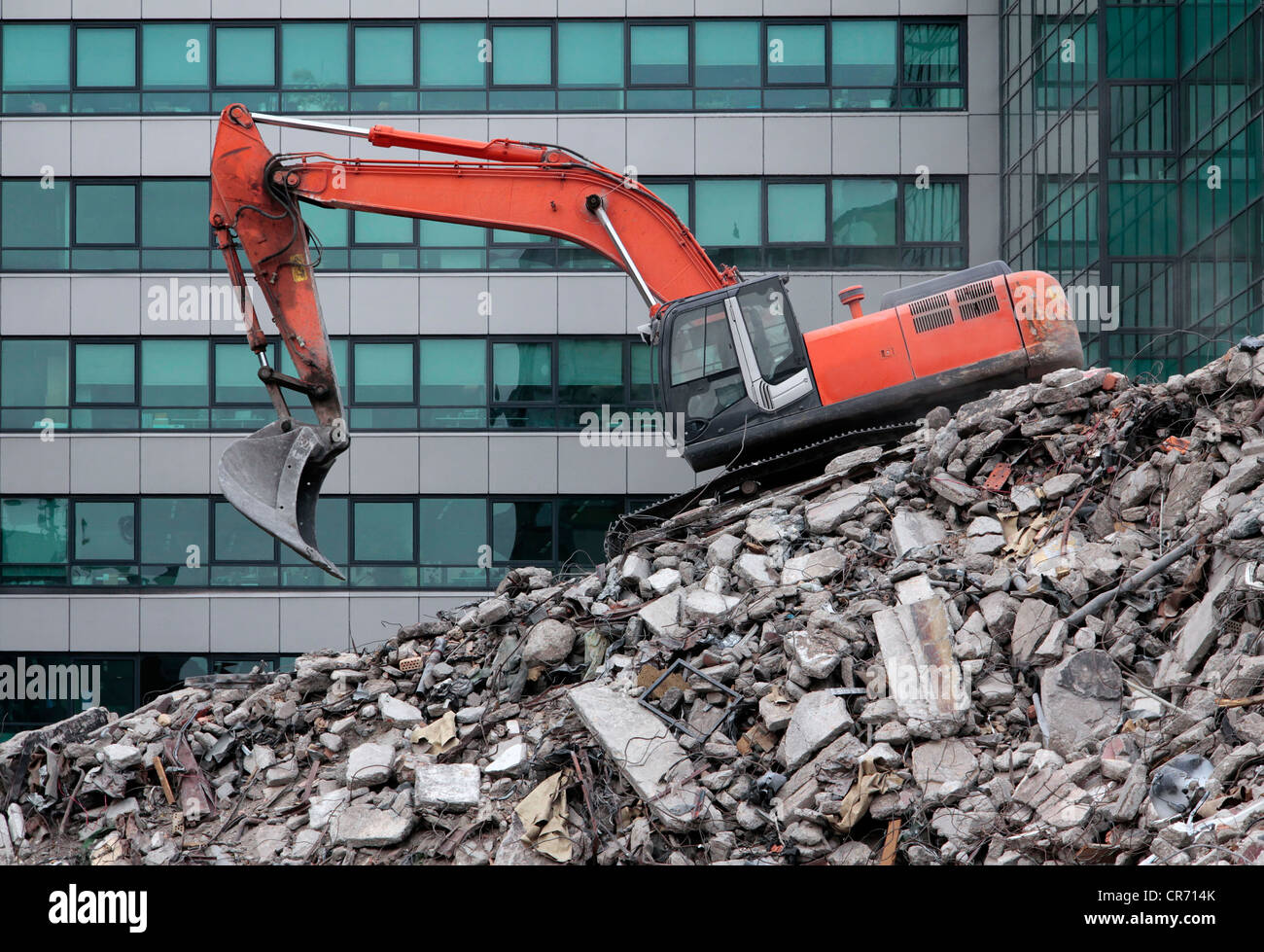 Demolition excavator machine after cleaning Stock Photo - Alamy
