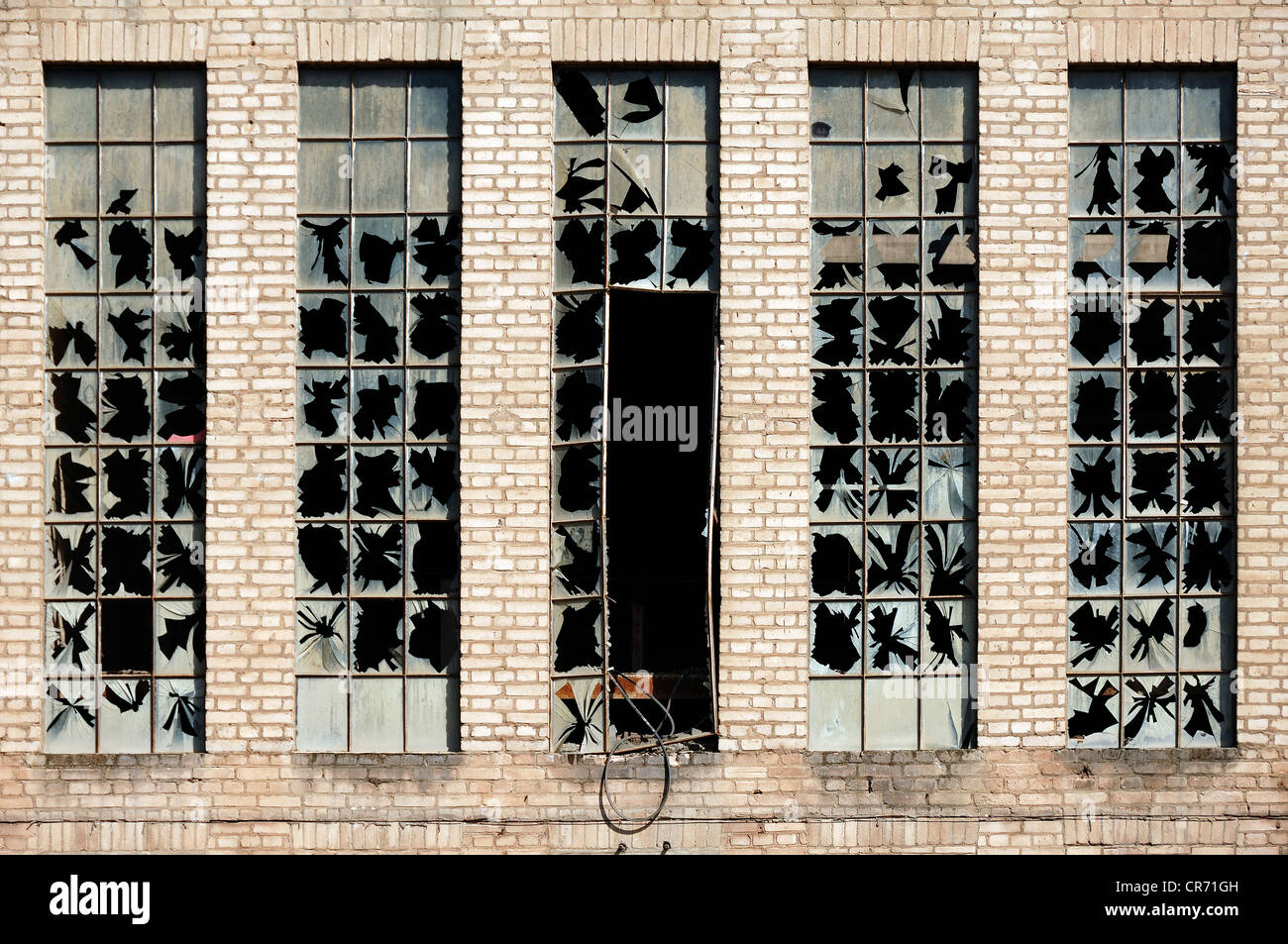 Broken windows hi-res stock photography and images - Alamy