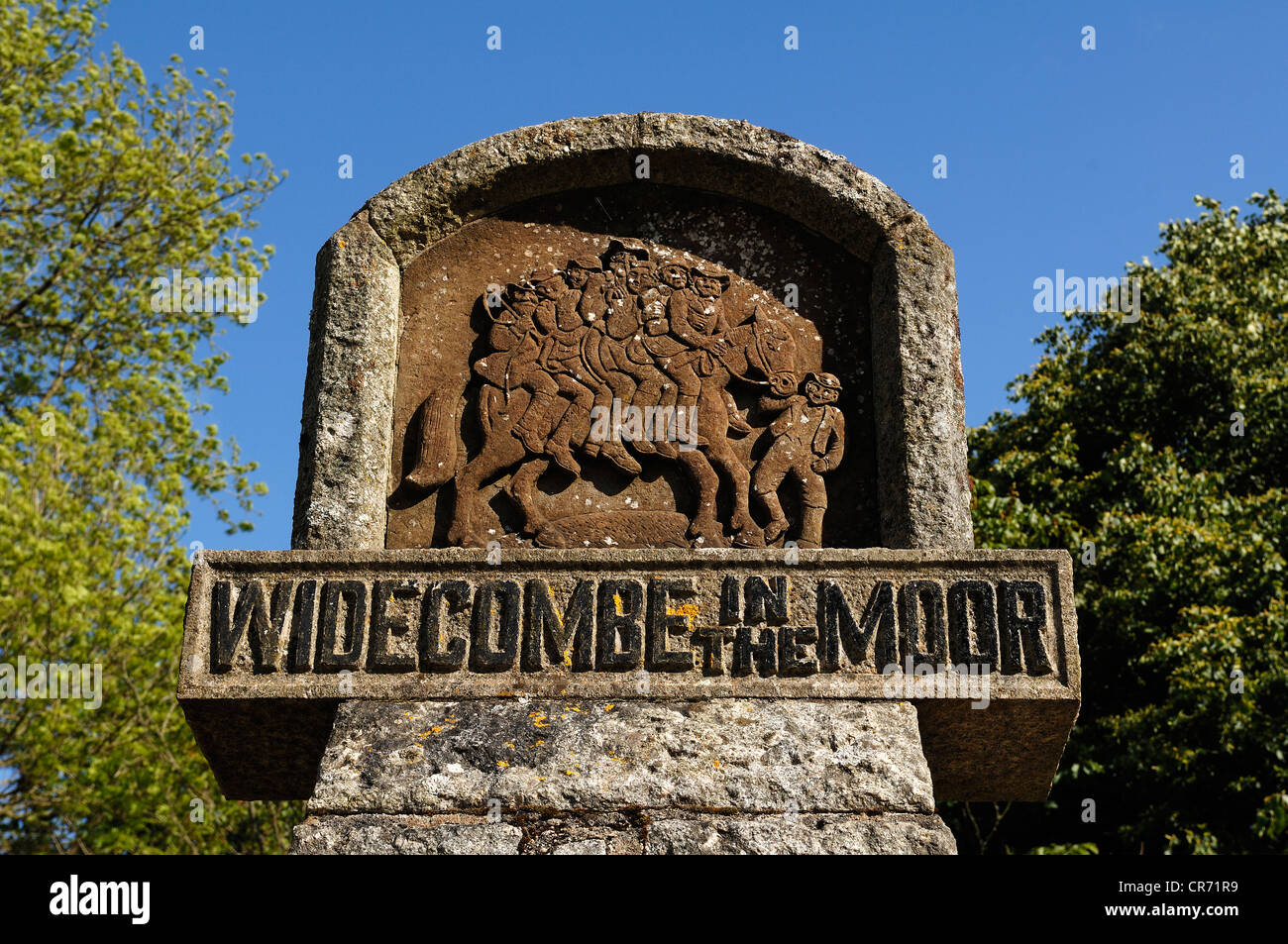 Widecombe Fair monument, dedicated in 1948, Widecombe-in-the-Moor ...