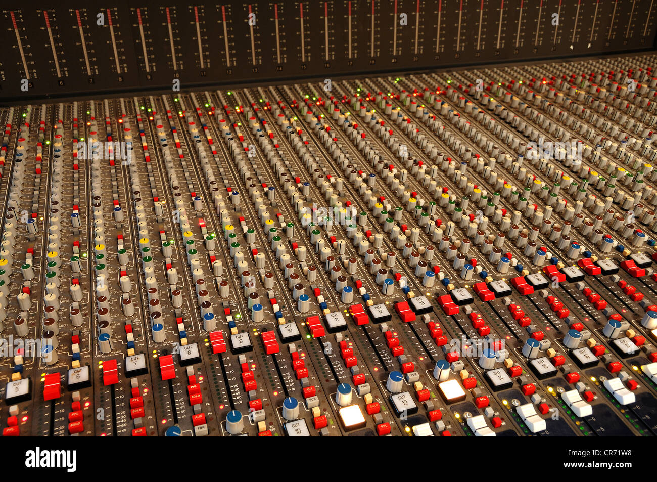 Mixing desks hi-res stock photography and images - Alamy