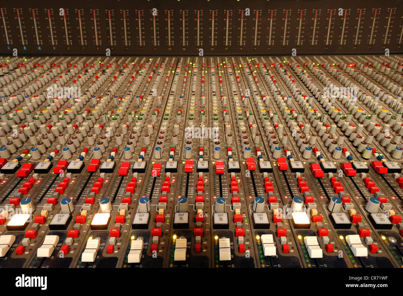 Mixing desks hi-res stock photography and images - Alamy