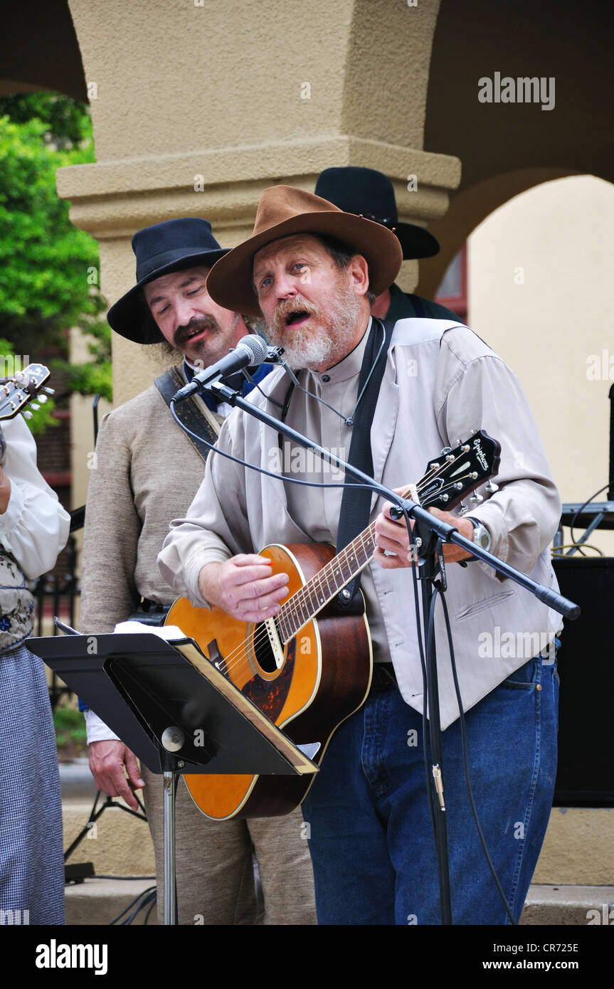 Singers singer sing hi-res stock photography and images - Alamy