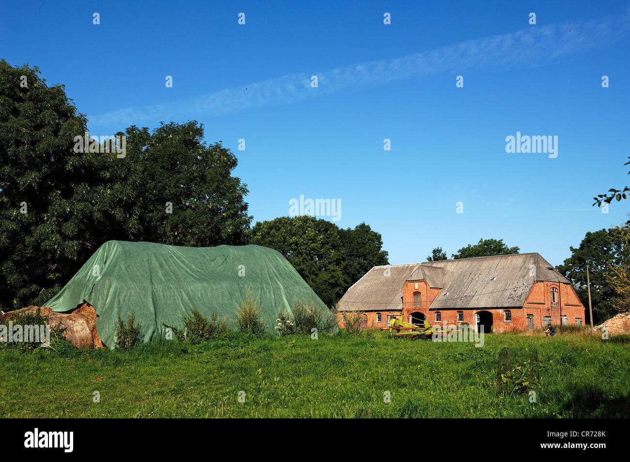 Old horse barns hi-res stock photography and images - Alamy