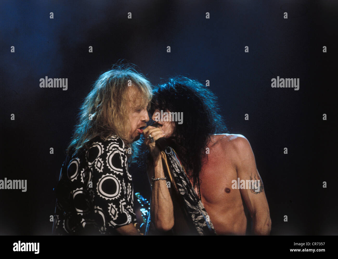 Steven tyler singing hi-res stock photography and images - Alamy