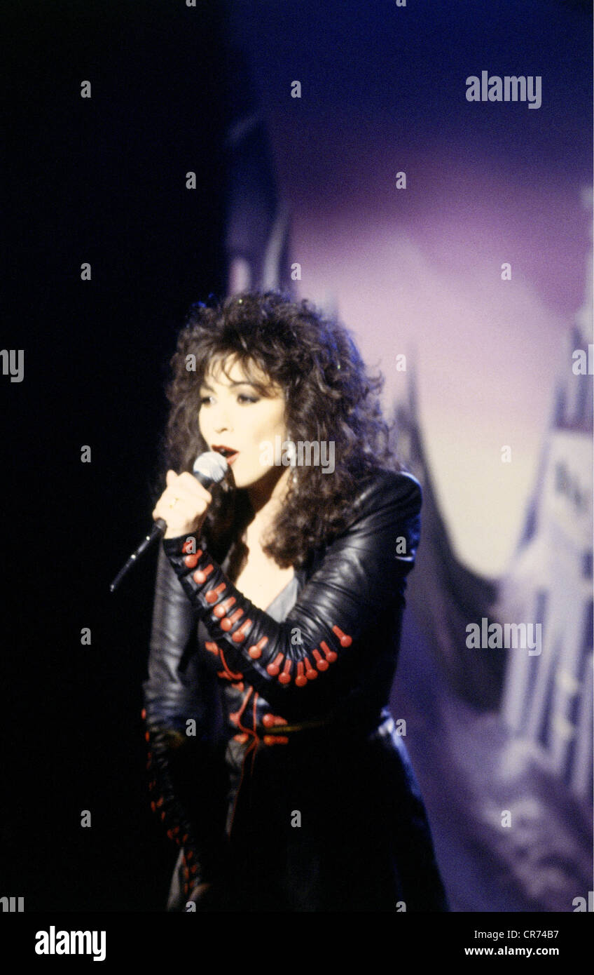 Rush, Jennifer, * 28.9.1960, US American singer, half length, on stage ...