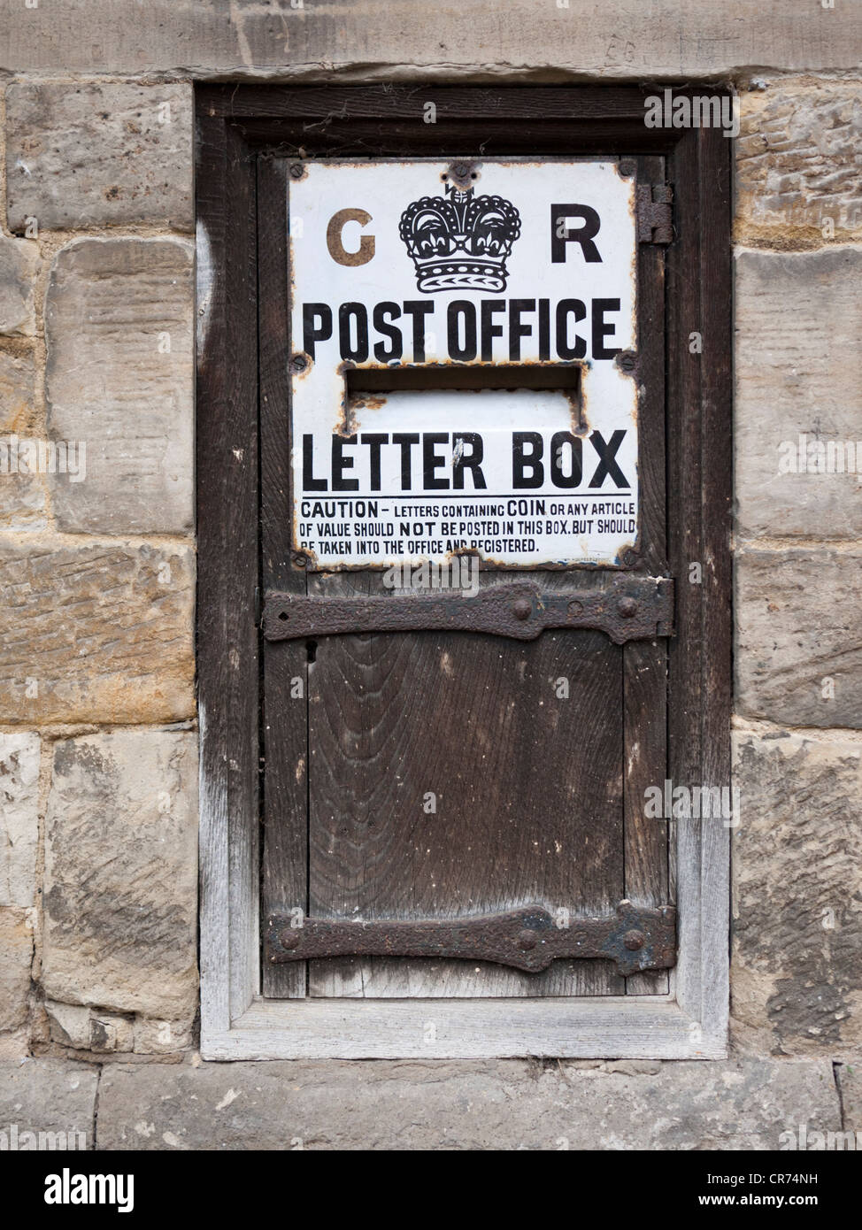 Gr post box hi-res stock photography and images - Alamy