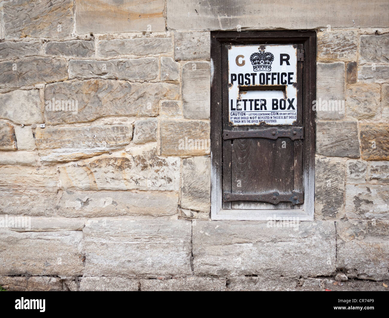 Gr post box hi-res stock photography and images - Alamy