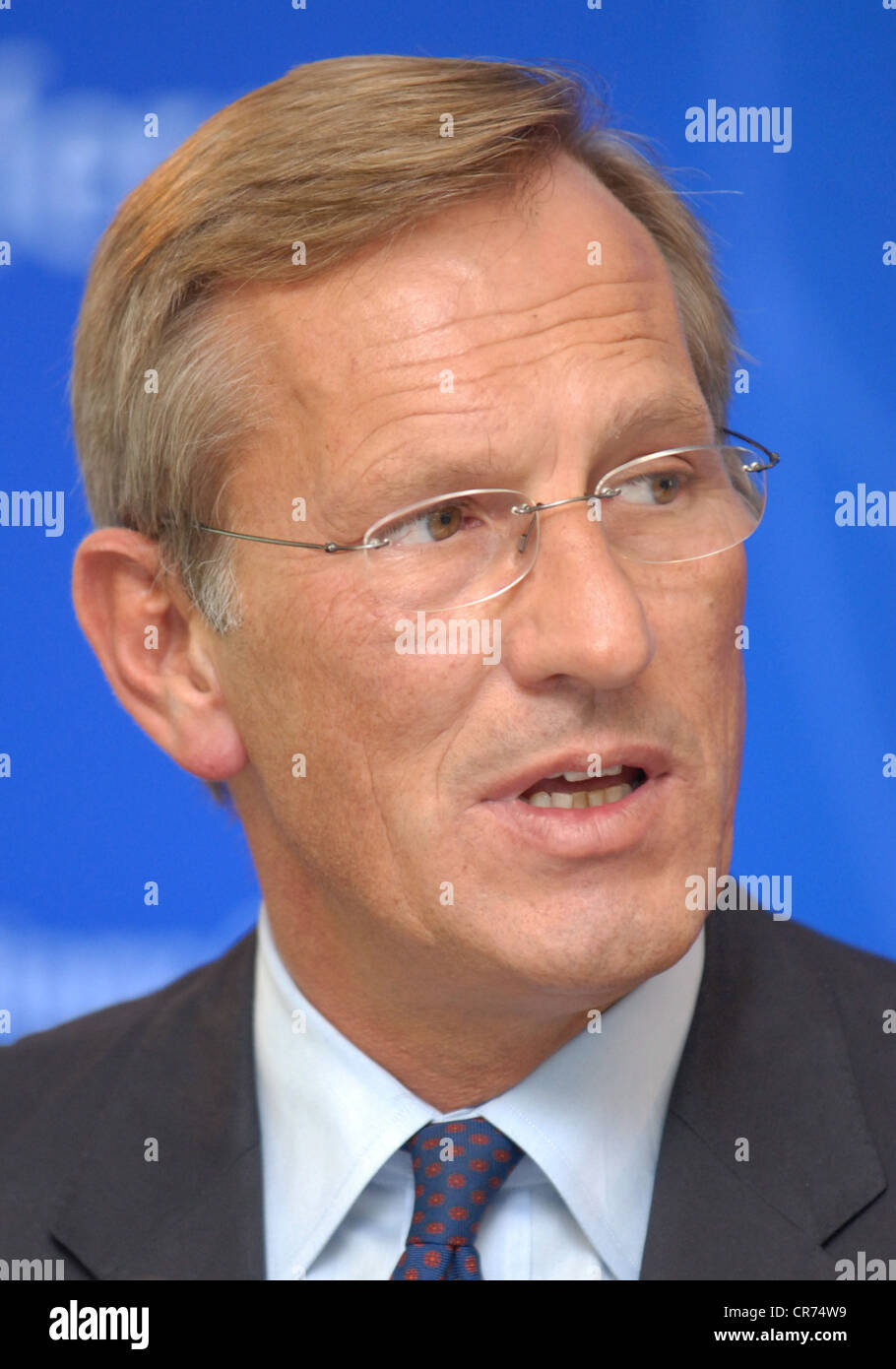 Diekmann, Michael, * 23.12.1954, German businessman, Allianz Chief ...