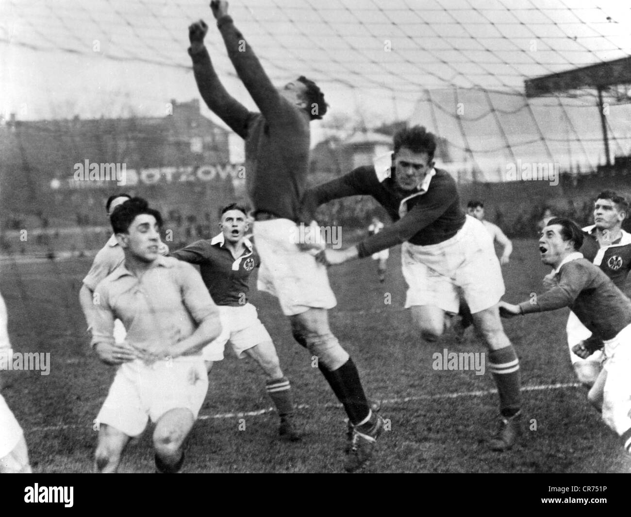 Football 1920s hi-res stock photography and images - Alamy