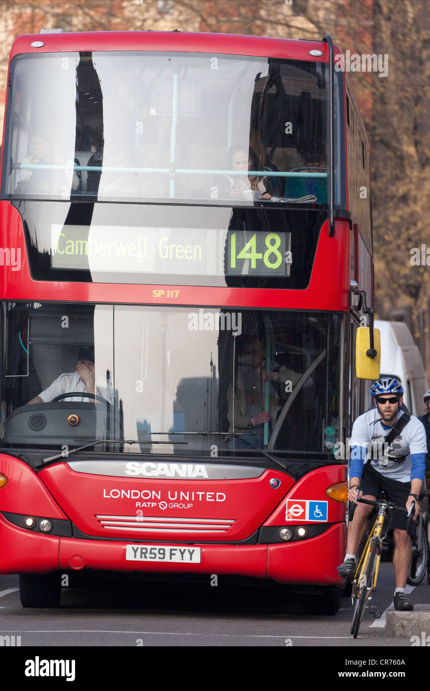 Cyclist and bus in Parliament Square, London 2 Stock Photo - Alamy