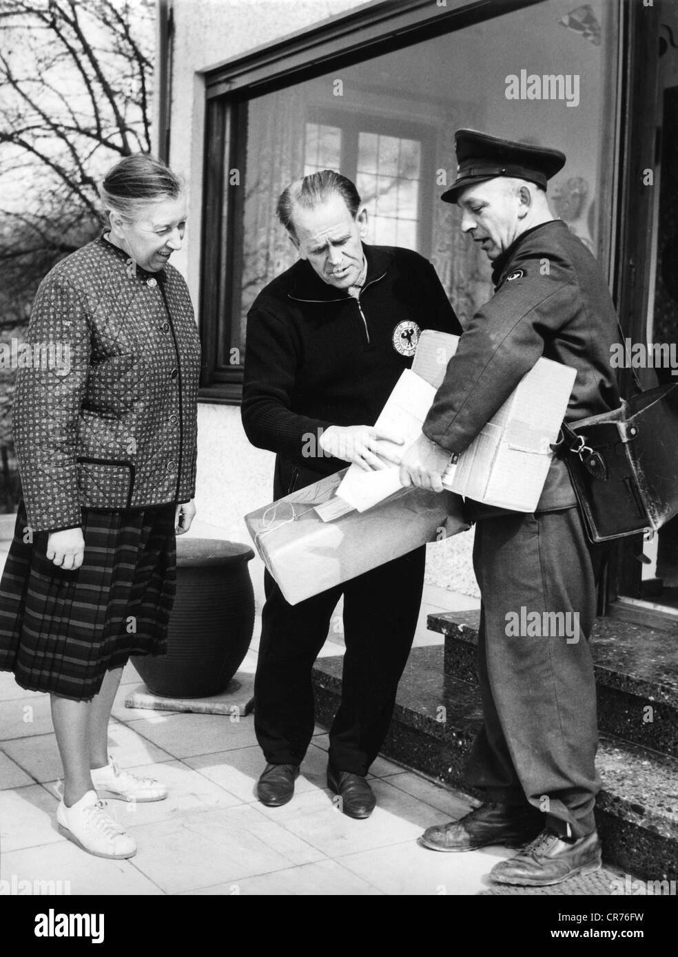 3 women 1977 hi-res stock photography and images - Alamy