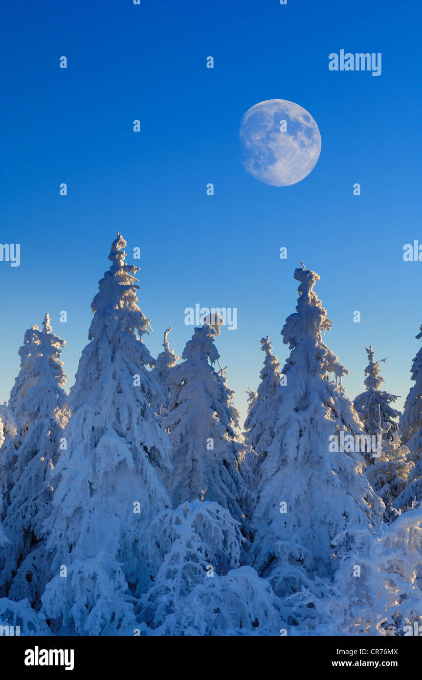 Full moon over snow capped hi-res stock photography and images - Alamy